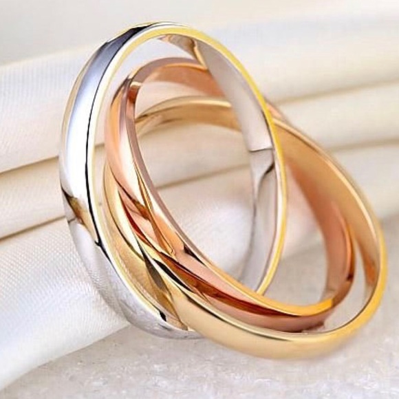 1 Oak | Jewelry | 8k Gold Interlocking Tri Color Band Trinity Ring ...
